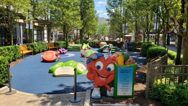 Partridge Creek Splash Pad | Metro Detroit Mommy