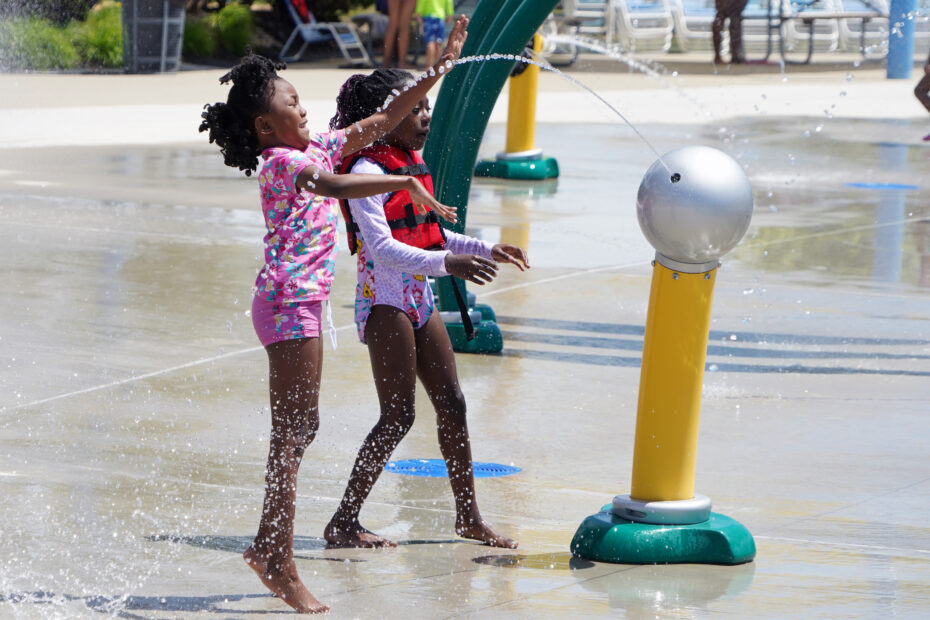 Make a Splash This Summer at Red Oaks Waterpark | Metro Detroit Mommy